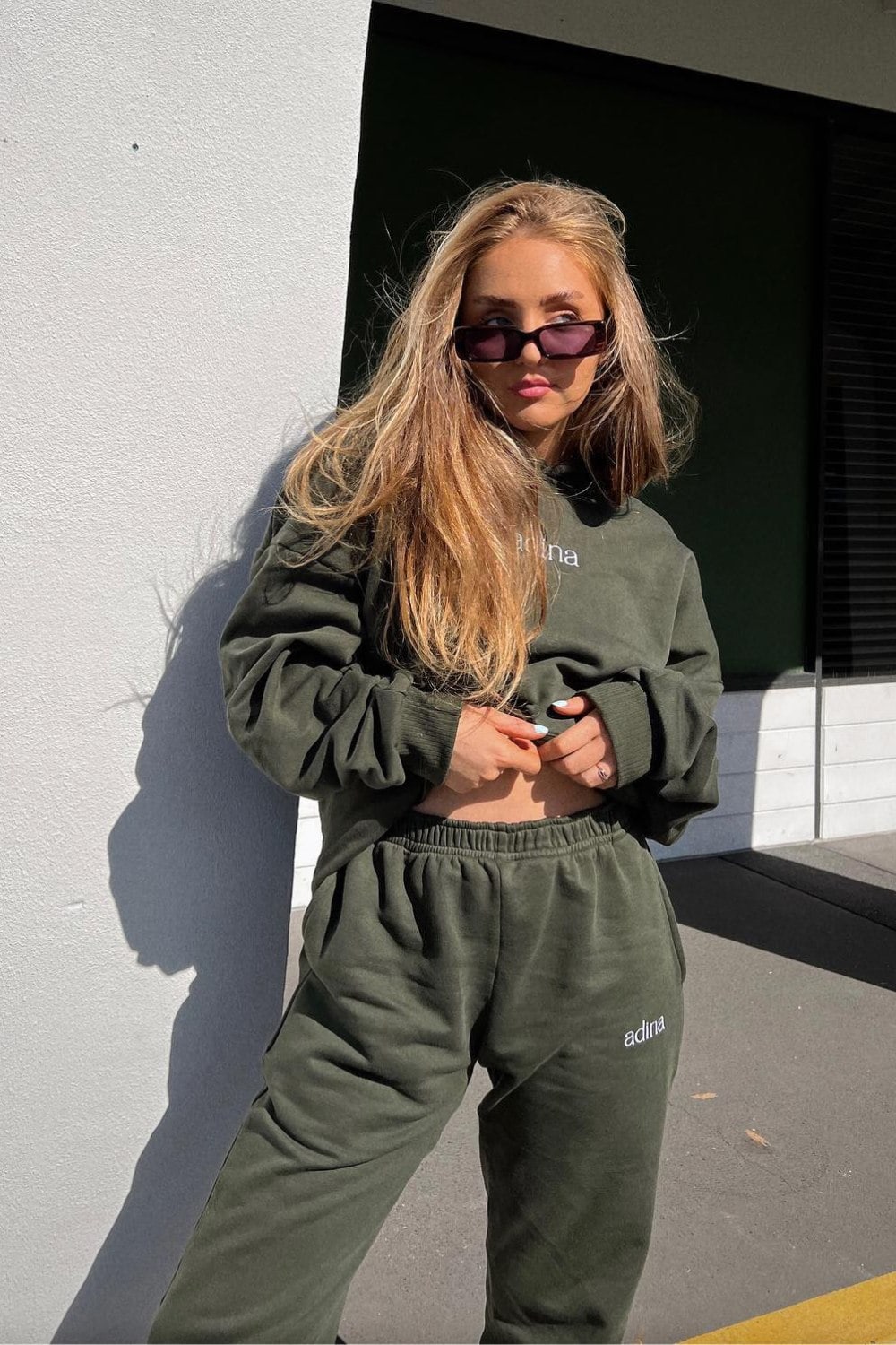 18 Perfect Sweatshirt Outfit Ideas to Copy