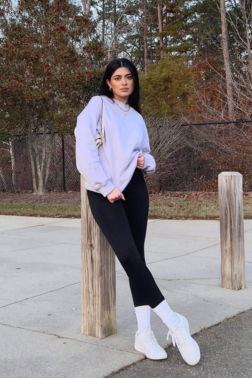 18 Perfect Sweatshirt Outfit Ideas to Copy