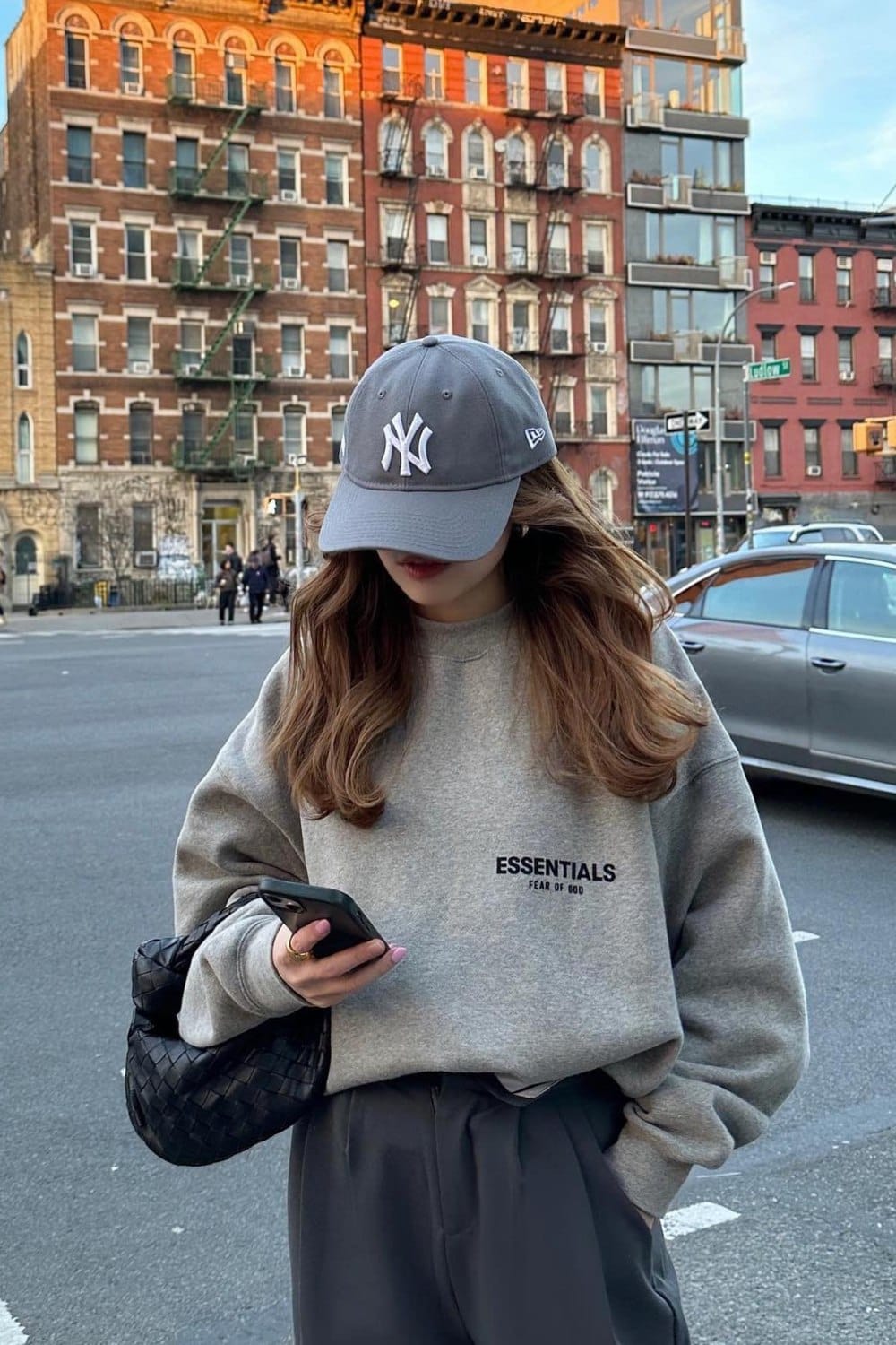 18 Perfect Sweatshirt Outfit Ideas to Copy