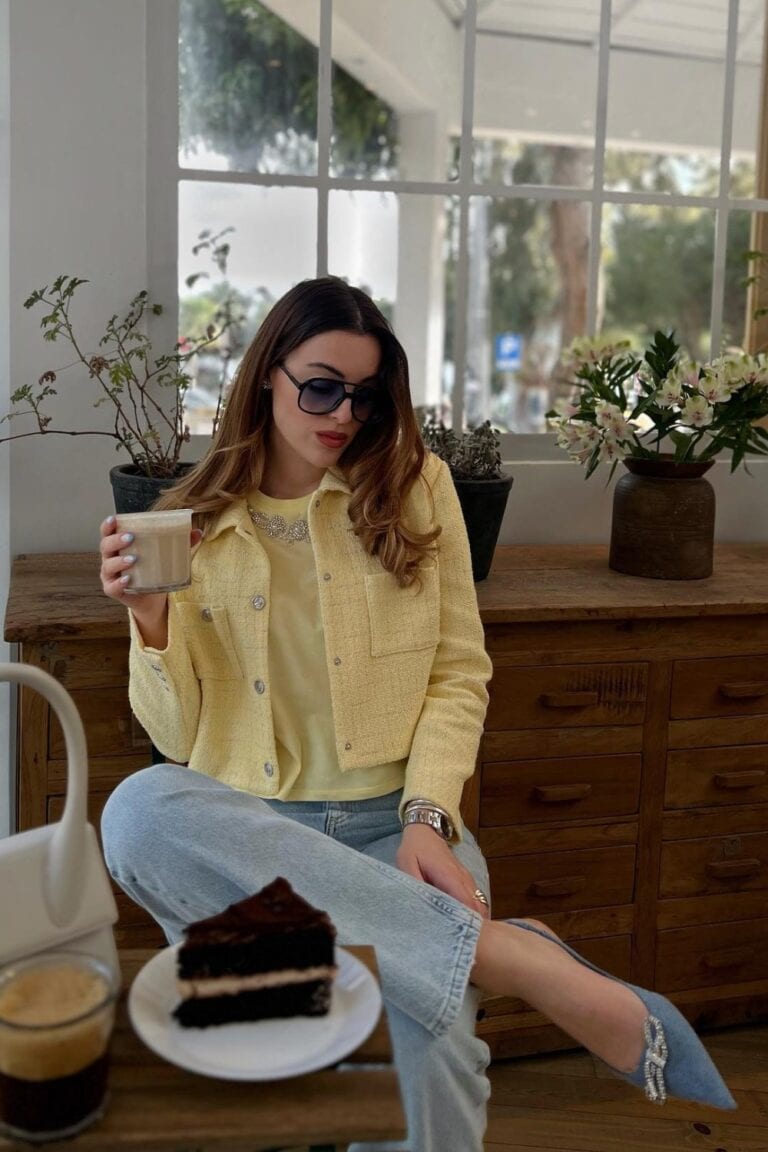 17 Stylish T-Shirt and Jeans Outfit Ideas You'll Love