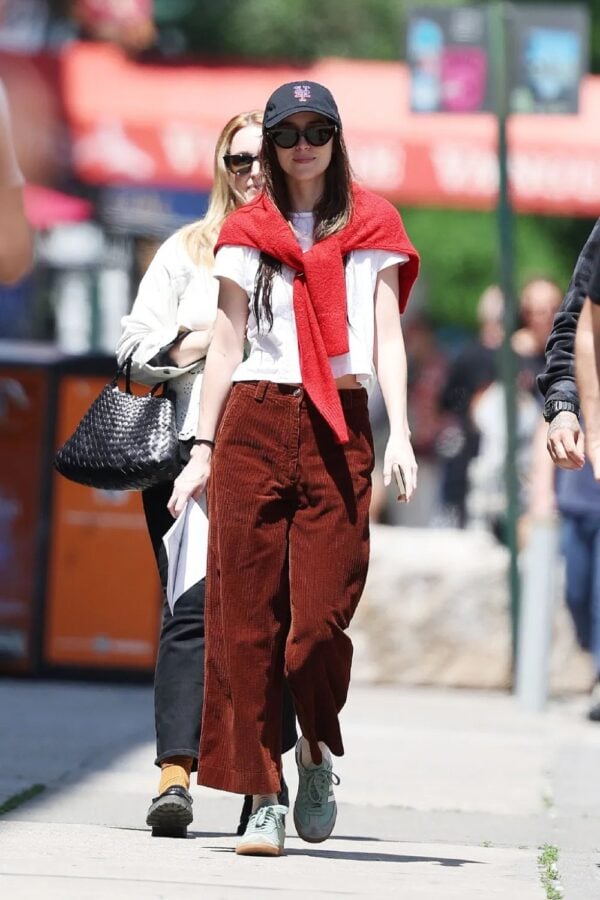 18 Cool Corduroy Pants Outfits to Copy Right Now