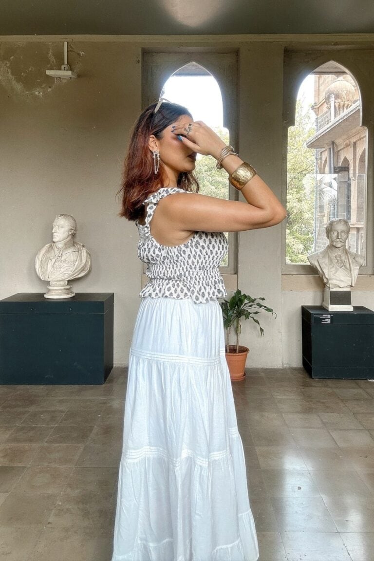 38 Cute & Chic Outfits to Wear to a Museum