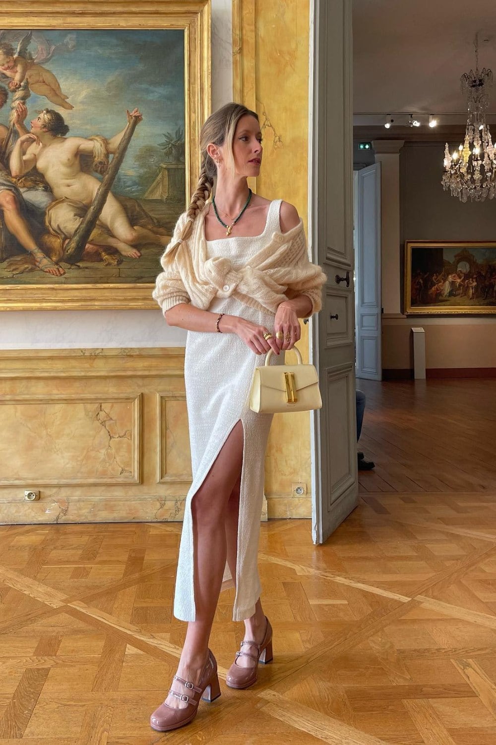 38 Cute & Chic Outfits to Wear to a Museum