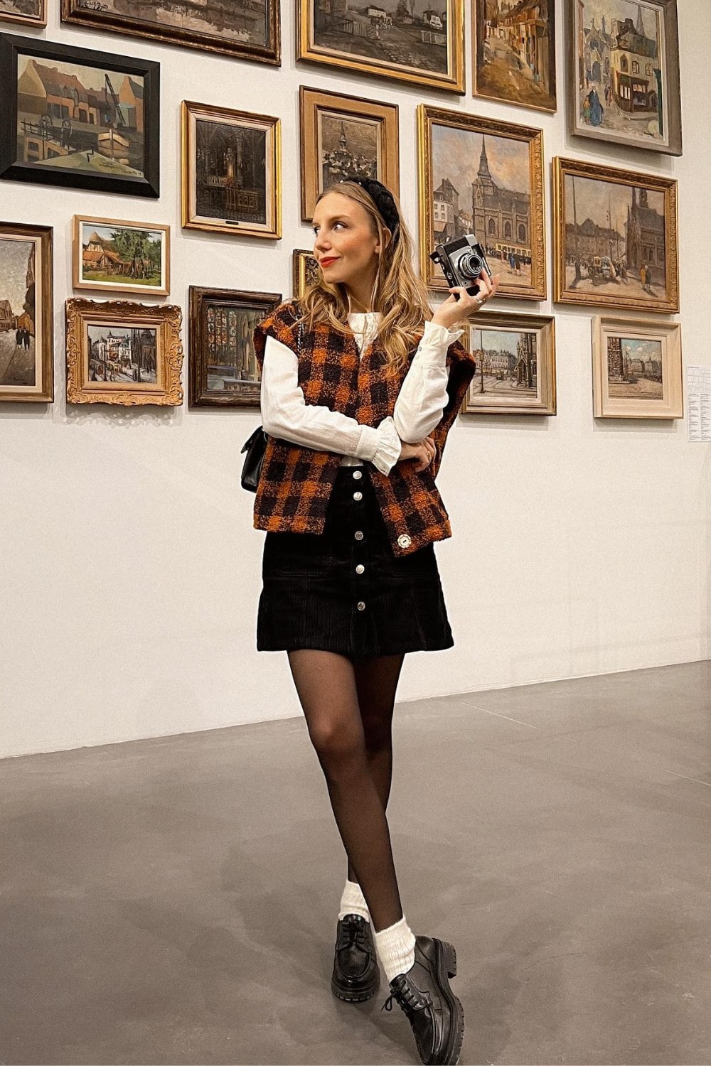 38 Cute & Chic Outfits to Wear to a Museum