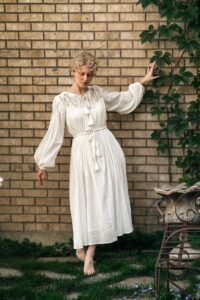 19 Enchanting Folklore Outfit Ideas Inspired by Taylor Swift