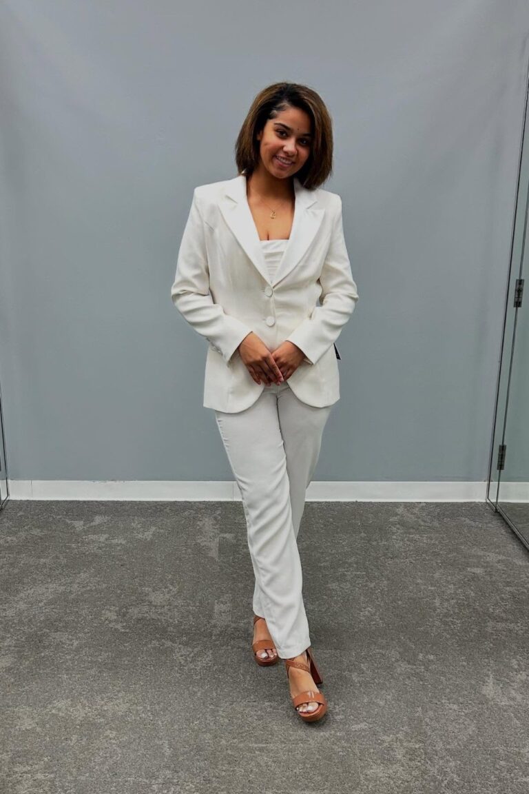 20 Casual Interview Outfit Ideas That Strike The Perfect Balance